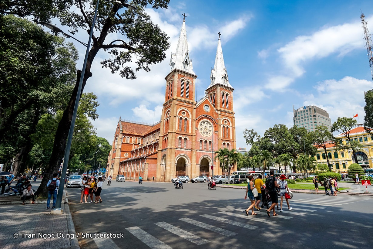 Giờ lễ nhà thờ chánh tòa Đức Bà Sài Gòn (Saigon Notre Dame Cathedral ...